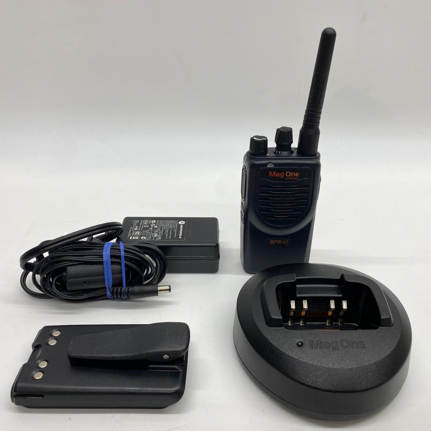 Motorola Mag One BPR40 AAH84RCJ8AA1AN 16-Channel UHF Radio ...