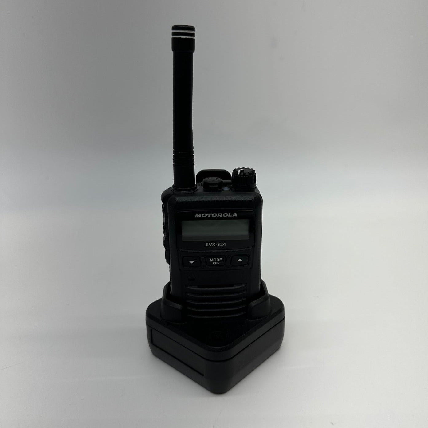 Motorola EVX-S24 EVX-S24-G6-3 UHF Digital Portable Radio - EVXS24 — HaloidSolutions.com
